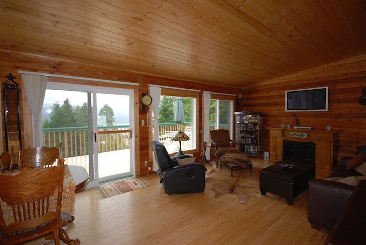 Log Home With Okanagan Lake View! - Vernon
