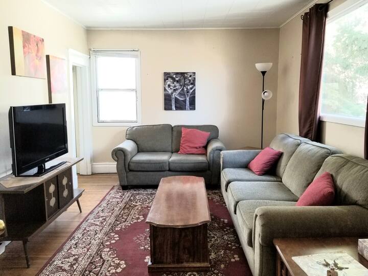 571-2 Large 2 Bdrm Apartment - Moose Jaw