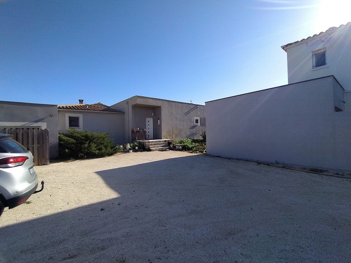 Charmante Maison A Poulx Avec Piscine - Nîmes