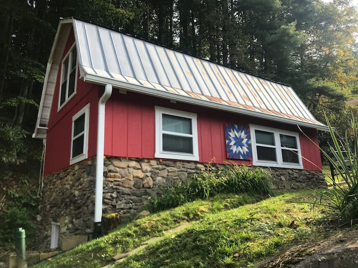 Cozy Mtn Barn On 12 Acres With Cold Plunge & Sauna - Lake Junaluska, NC