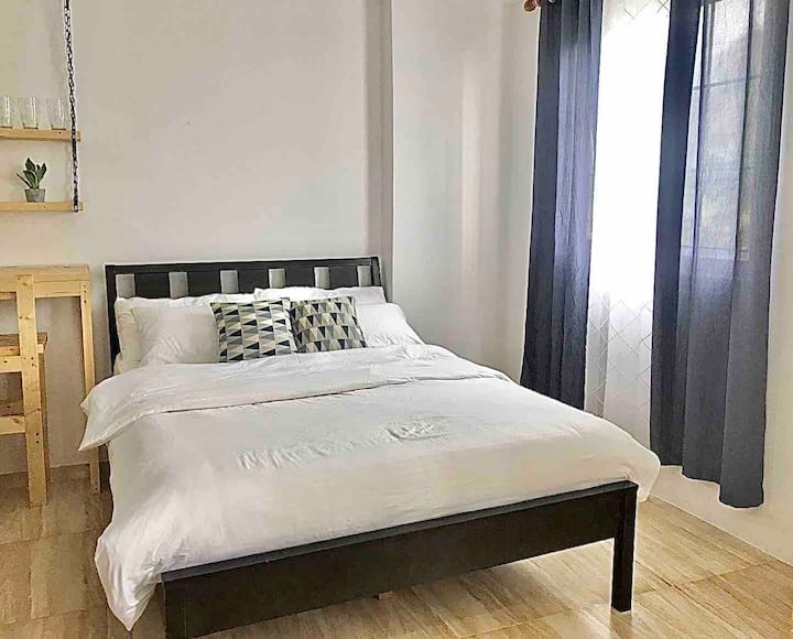 Quiet & Cozy Minimalist Condo In Banawa,cebu City - Cebu