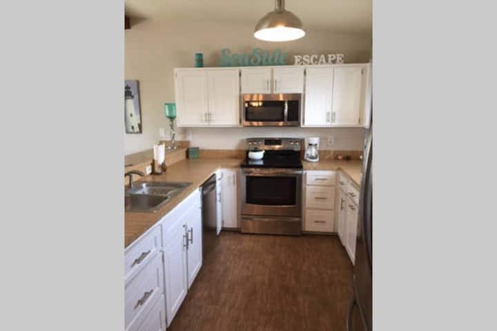 Relax At Seaside Escape!
Lic.# Rrdp-001316-2019 - Amelia Island, FL