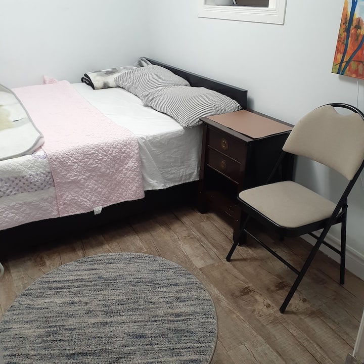 Basement Room - St. Catharines