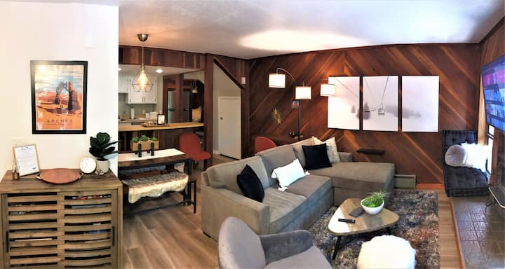 Chic Chalet (Aspens 12a) -Across From Giant Steps - Brian Head, UT