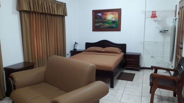 Apartamentos Y Hospedaje Araya - Limon