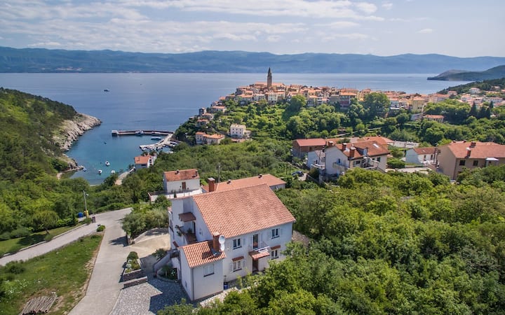 Holiday Apartment With A/c - Punat