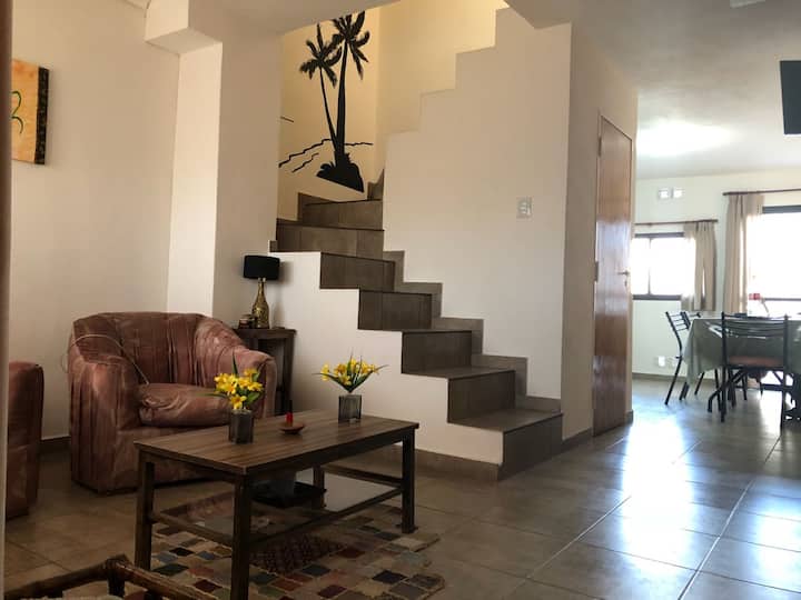 Departamento Triplex, Excelente Ubicación. - Villa Carlos Paz