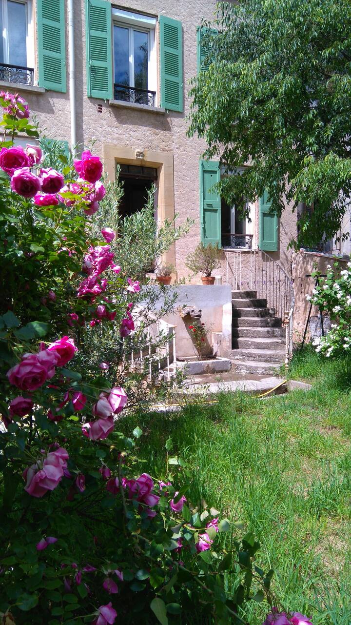 "La Chambre Au Premier" , Au Coeur De Digne - Digne-les-Bains