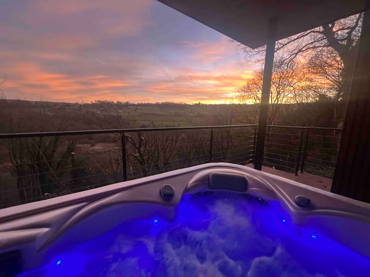 2 Forest View - Private Hot Tub Luxury Apartment - West Yorkshire