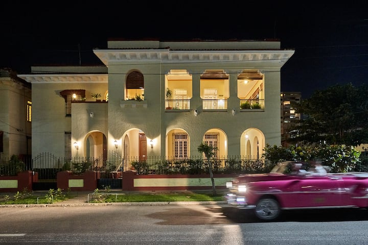 Family Room For Rent In El Vedado, Havana - La Havane