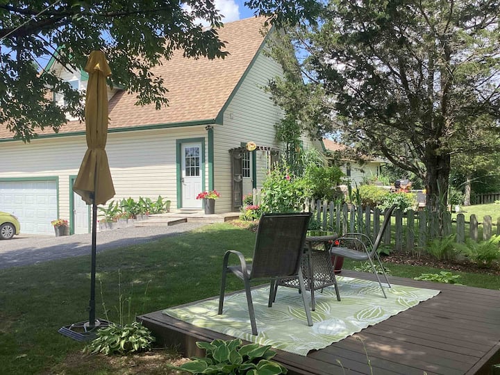 Bowser's Hilltop
2 Mins To Base 31
Sandbanks Pass - Picton