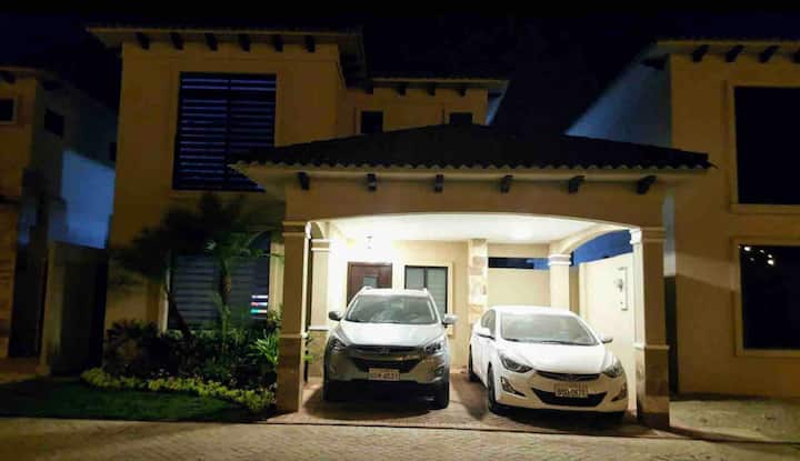 Hospedaje Para Vacacionar Con Piscina - Guayaquil