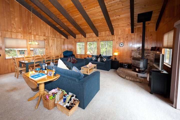 Pet Friendly Tahoe Home W/ Hot Tub - Tahoe City, CA