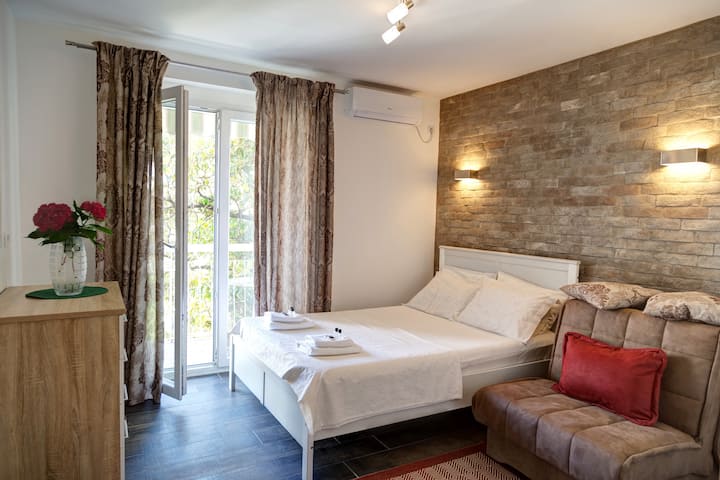 Apartment 350m From The Beach - Budva