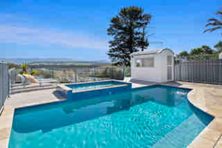Minnamurra Beach House With Stunning Views!! - Kiama