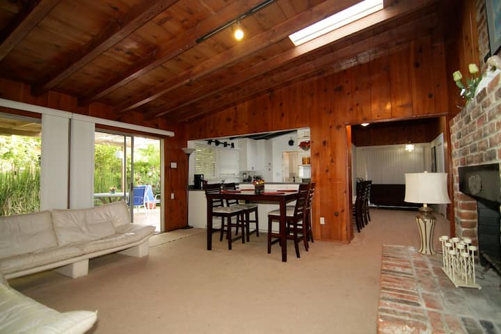 2 Homes Sleeps 29 5 Blocks To Beach Volleyball Ct. - Mission Bay