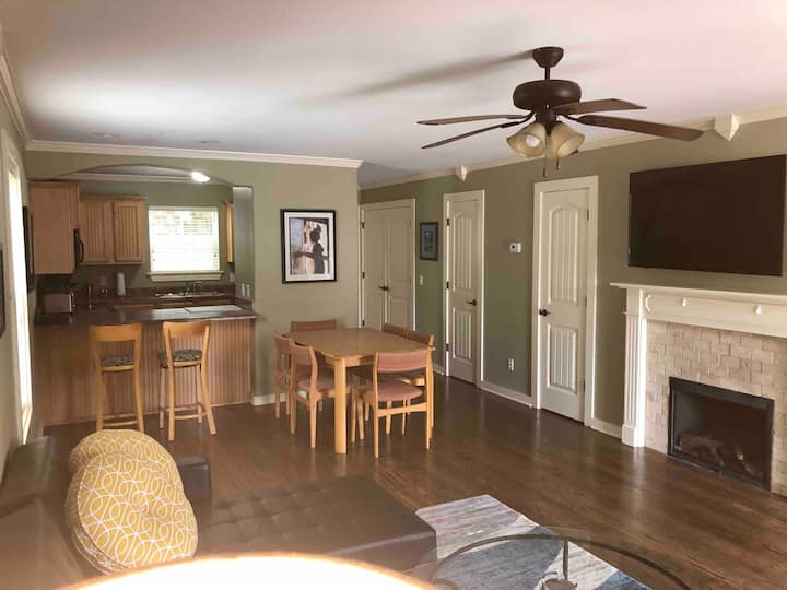 2 Br Townhouse Great Location. 30 Day Minimum - Springdale, AR