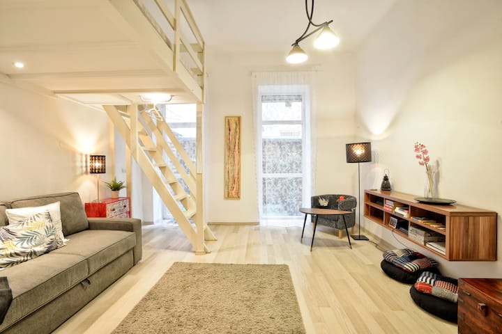Lovely Apartment In The Center With Green Yard - Budapest