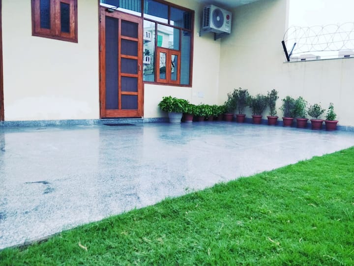 Bird House- Home With Garden In Front Near Airport - Gurugram