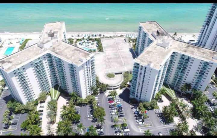 Lovely Apartment On The Beach - Hollywood, FL