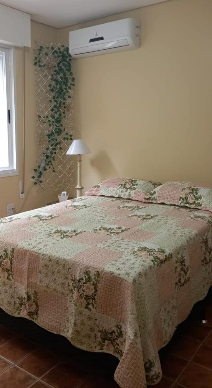 1 Dorm Com Garagem, Bem Localizado - Porto Alegre