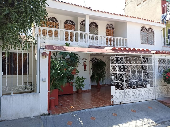 Casa Cerca Al Mar Y Centro Historico. - Santa Marta