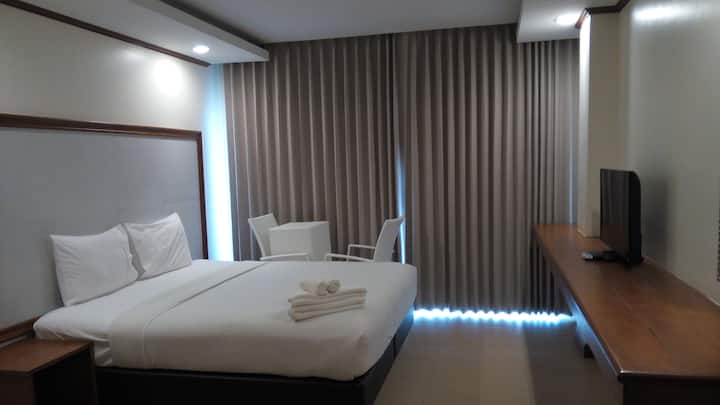 Night Life & Shopping - Pattaya City