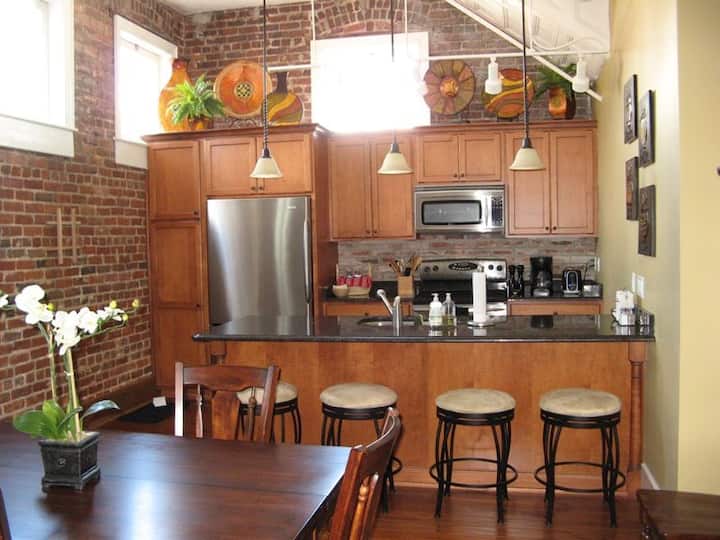 Loft Apartment In The Center Of Town! - 查爾斯頓