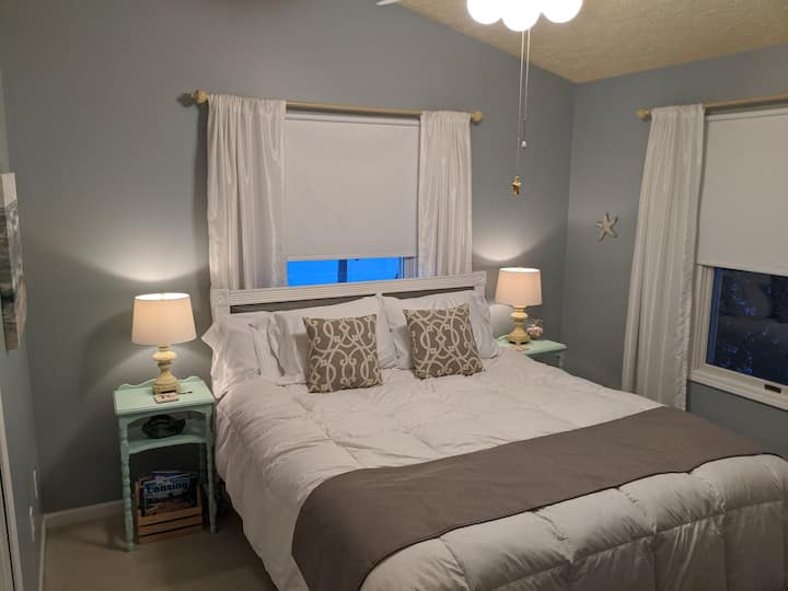 Private Suite Close To Msu & Lansing - Lansing, MI