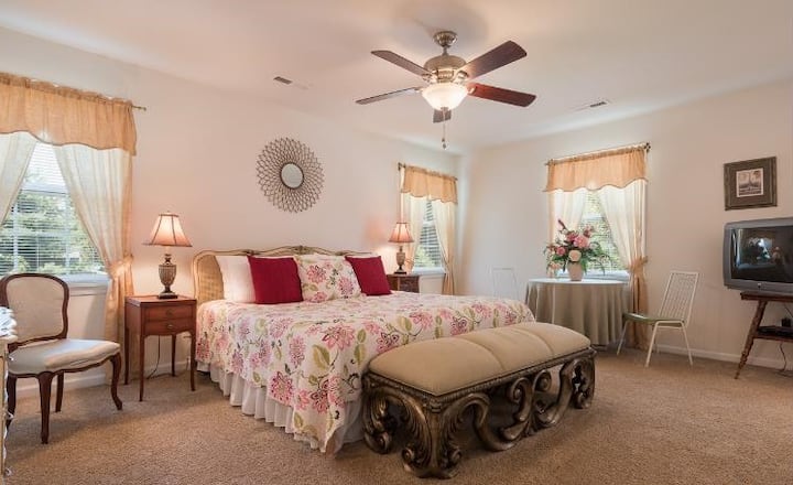 Dowell Master Suite - Charlottesville, VA