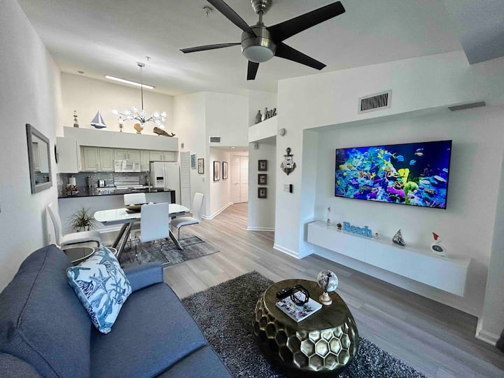 Hidden Gem Fort Myers Getaway! Condo Resort Style! - Fort Myers, FL