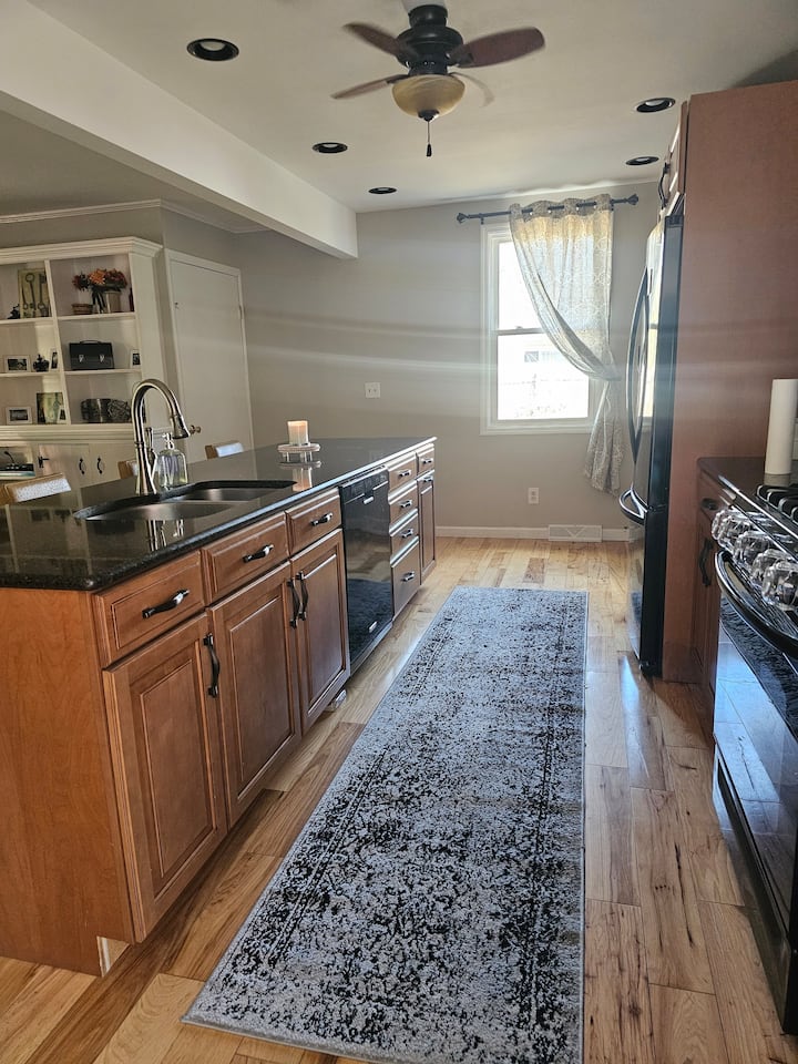 3br/2ba Family Friendly Saratoga Springs Ranch - Saratoga Springs, NY