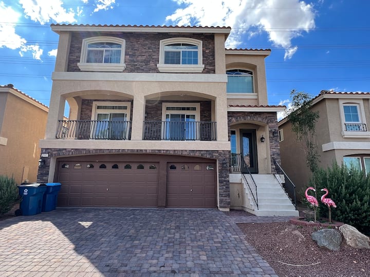 #85 Cheerful Tri-level 6br Arcade Dream House - Las Vegas, NV