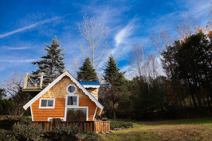 Tiny Birdhouse Beneath Nestled Mountainside - Brattleboro