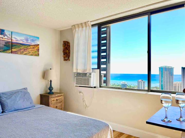 Cute Clean Oceanview Waikiki Studio Full Kitchen - O‘ahu, HI