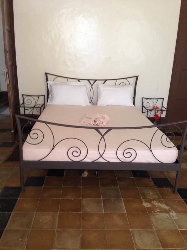 Auberge Vigoureux, Basic Accomodation - Republic of the Congo
