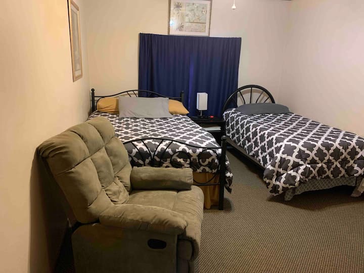 #7 Comfy Lower Room, Sleeps 3 No Tv Pet Ok - South Dakota