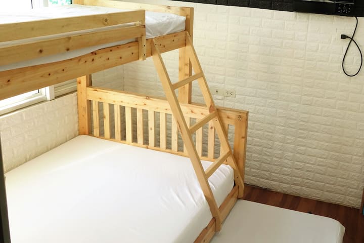 2 Bedroom Unit At Grass Residences For Family Stay - Valenzuela