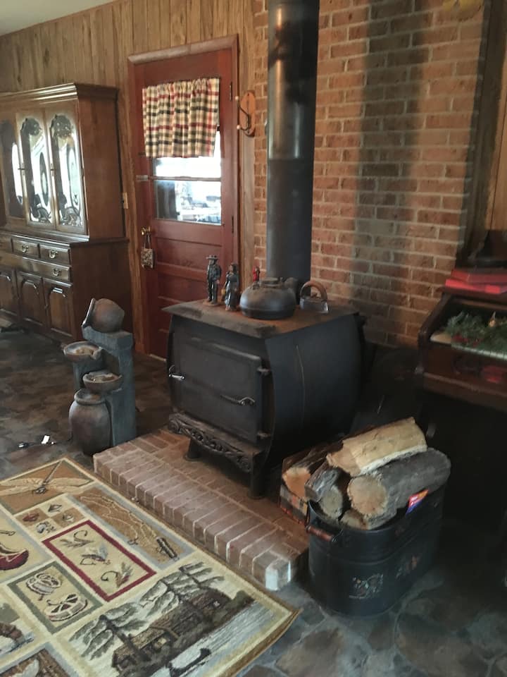 Fisherman's Haven "Grandma's Big Cabin" - Montauk State Park, Salem