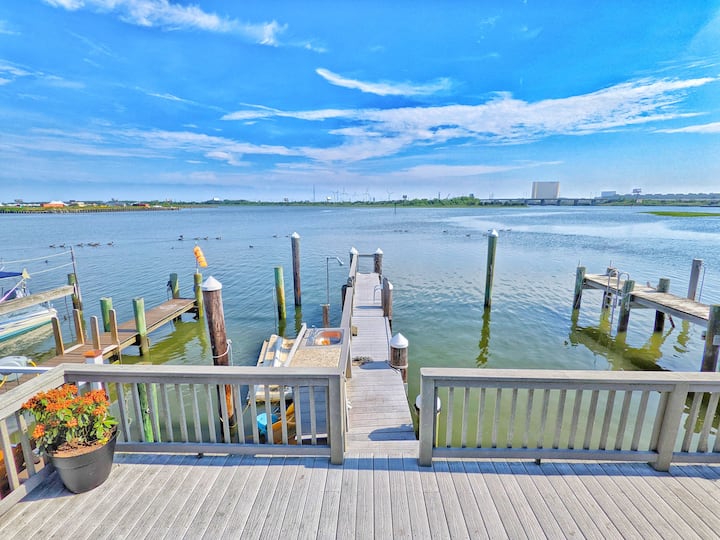 Bayfront Beach Home + Dock Sleeps 15 - Atlantic City, NJ