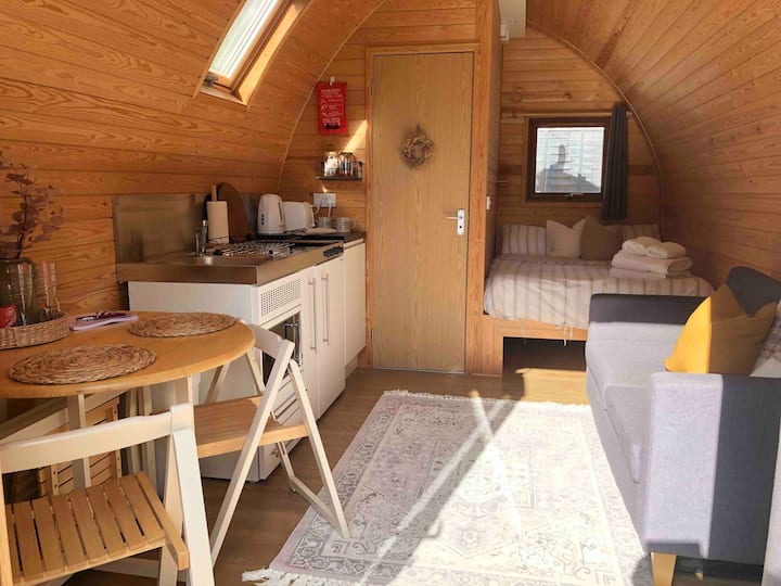 Chestnut Lodges Luxury Glamping Pod & Hot Tub - Forest of Dean