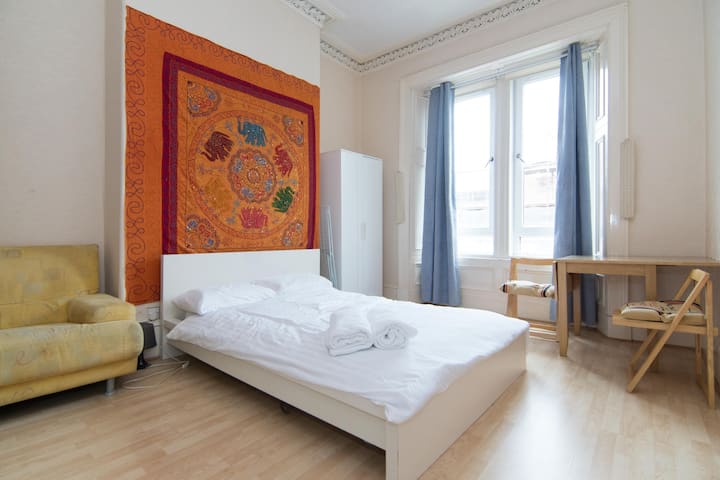 Large  Room Great Location For City And West End. - Glasgow