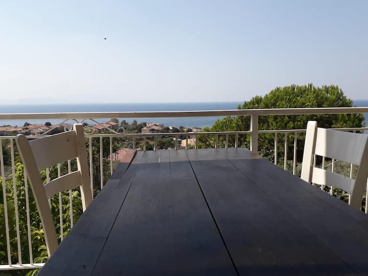 Kuşadası Merkezde 6 Kişi Kalabilir Havuzlu Daire - Kuşadası