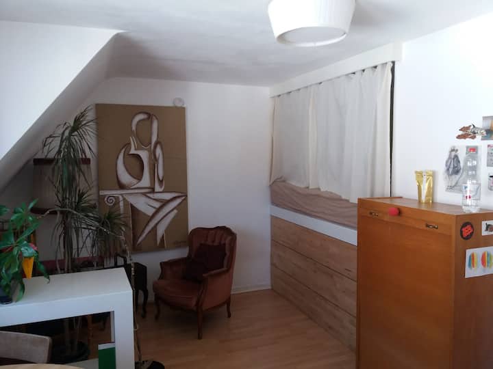 Quiet, Cozy Flat Near Train & Tram - ケルン