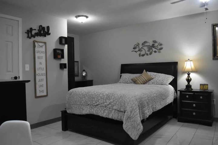 Lovely Cottage Room- Self Check-in & Parking - 布朗斯維爾