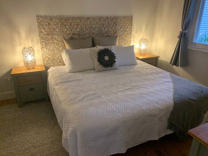 Quintessential Boho Master Room & Breakfast - Broken Hill