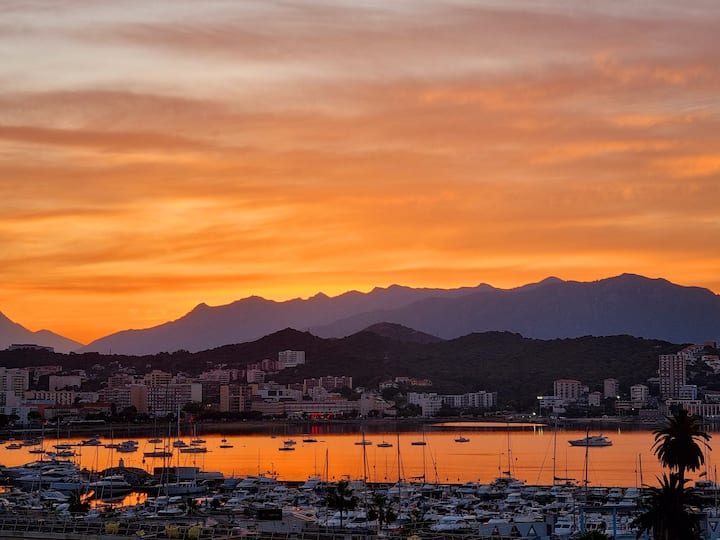 T2 Vue Mer Panoramique En Centre Ville Avec Balcon - Ajaccio