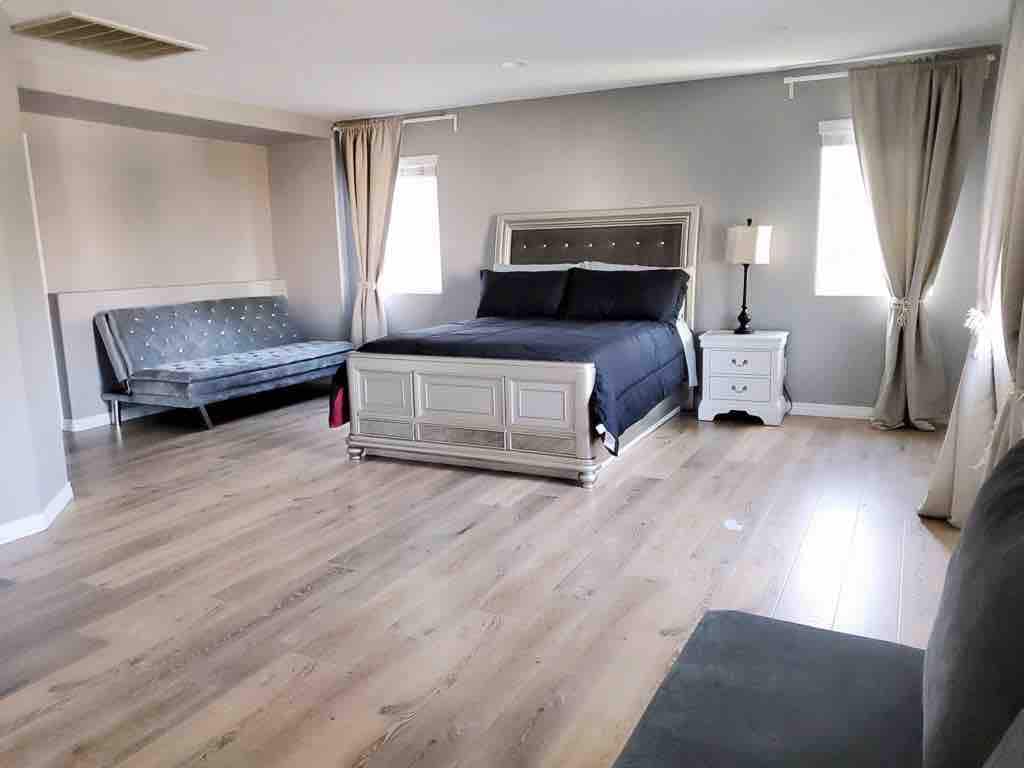 2c Huge master w/tv y 2sofaBed - Casas en renta en Corona, California ...