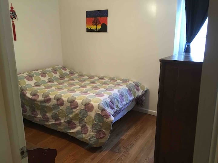 3rd Floor Room Overlooking Backyard - Pennsylvania