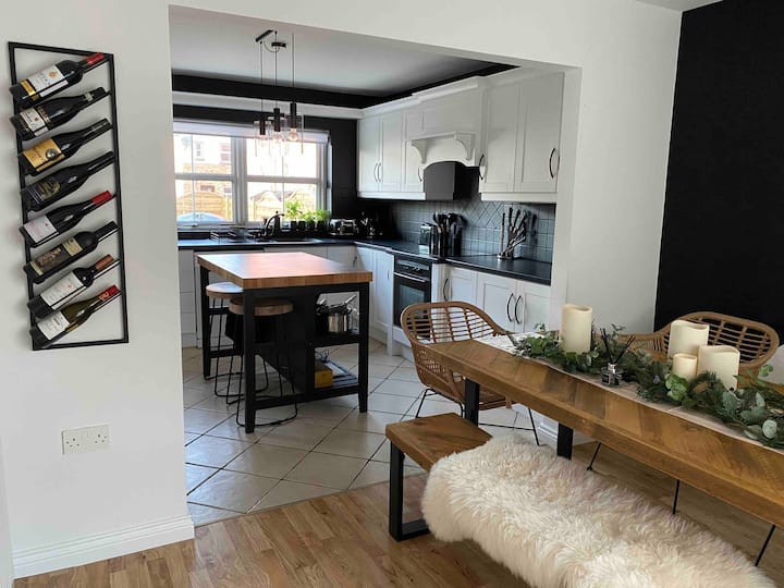 Large Modern Home, 5 Mins To Town Centre - Enniskillen